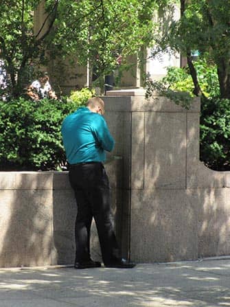 Smoking in New York - NewYorkCity.ca Rules in 2020